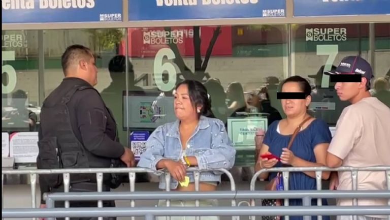 ¡Fuera!, ¡Fuera!. Señalan de revendedora a mujer que entra varias veces ...