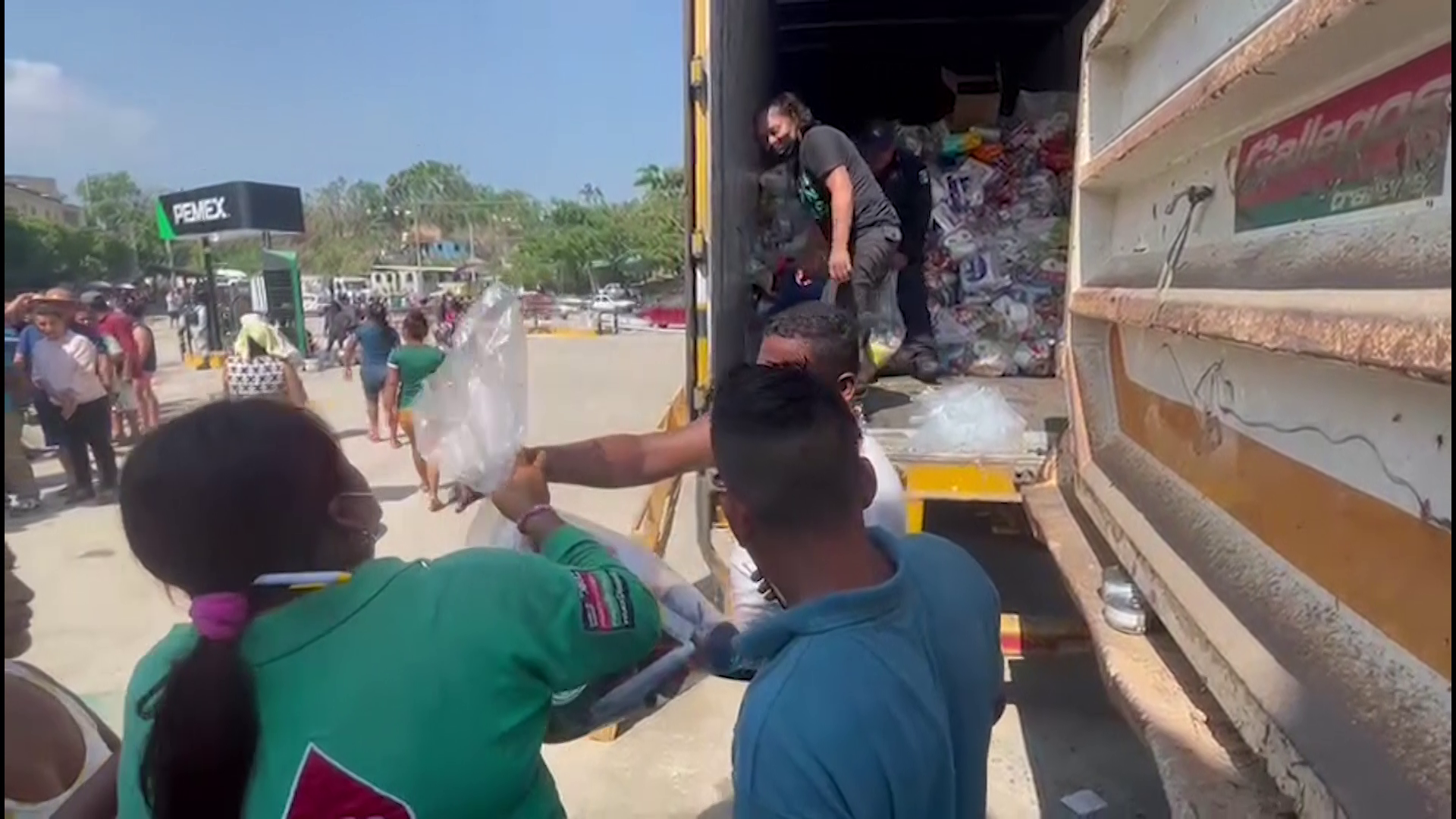 ¡Llegan a Guerrero las 22 toneladas de víveres recolectadas por la ...